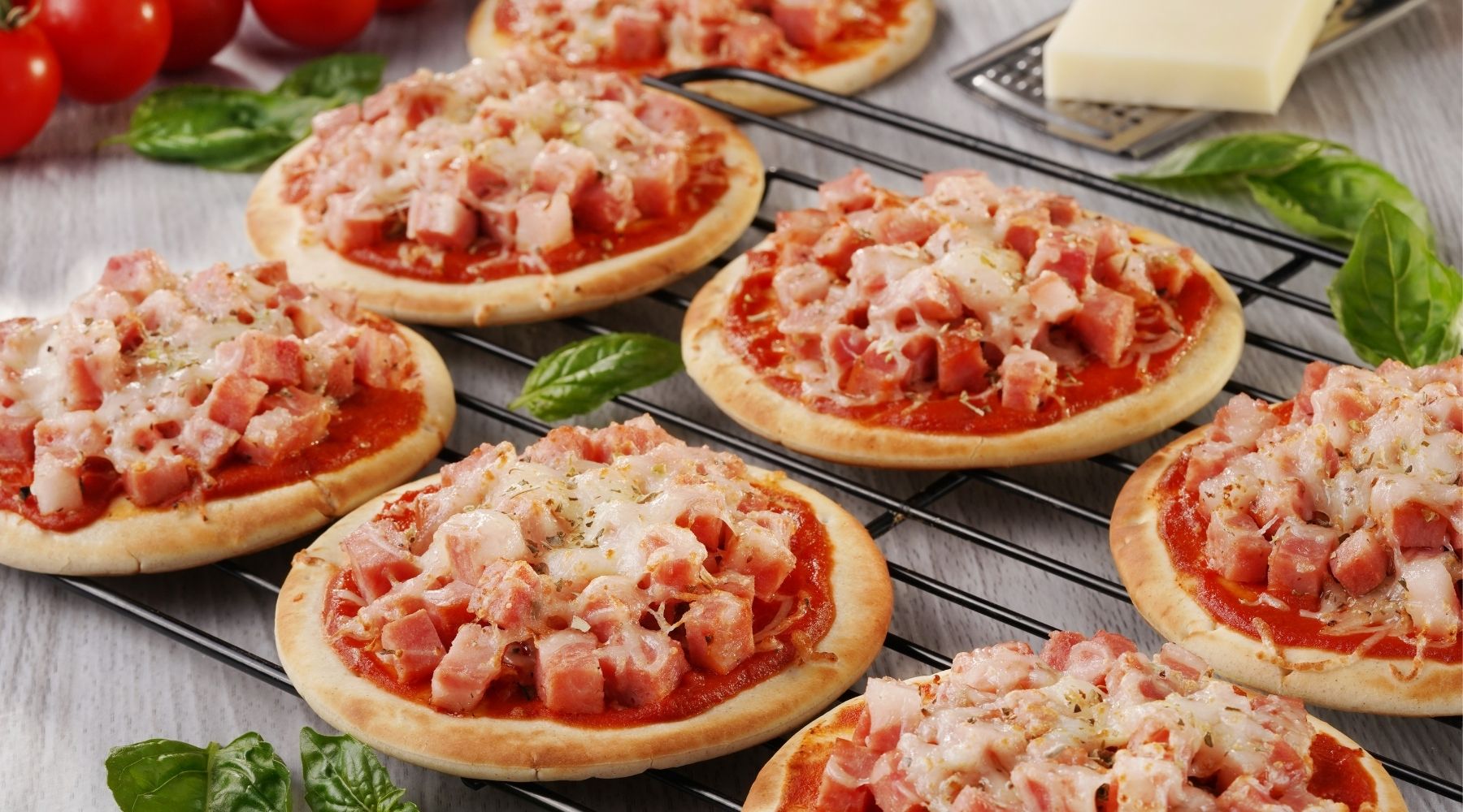 Como fazer mini pizzas com Linguiça Calabresa: receita prática e ...